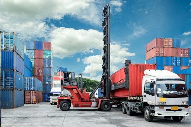 How Does Cargo Clearing And Transport Work In Dubai's Busy Ports ...